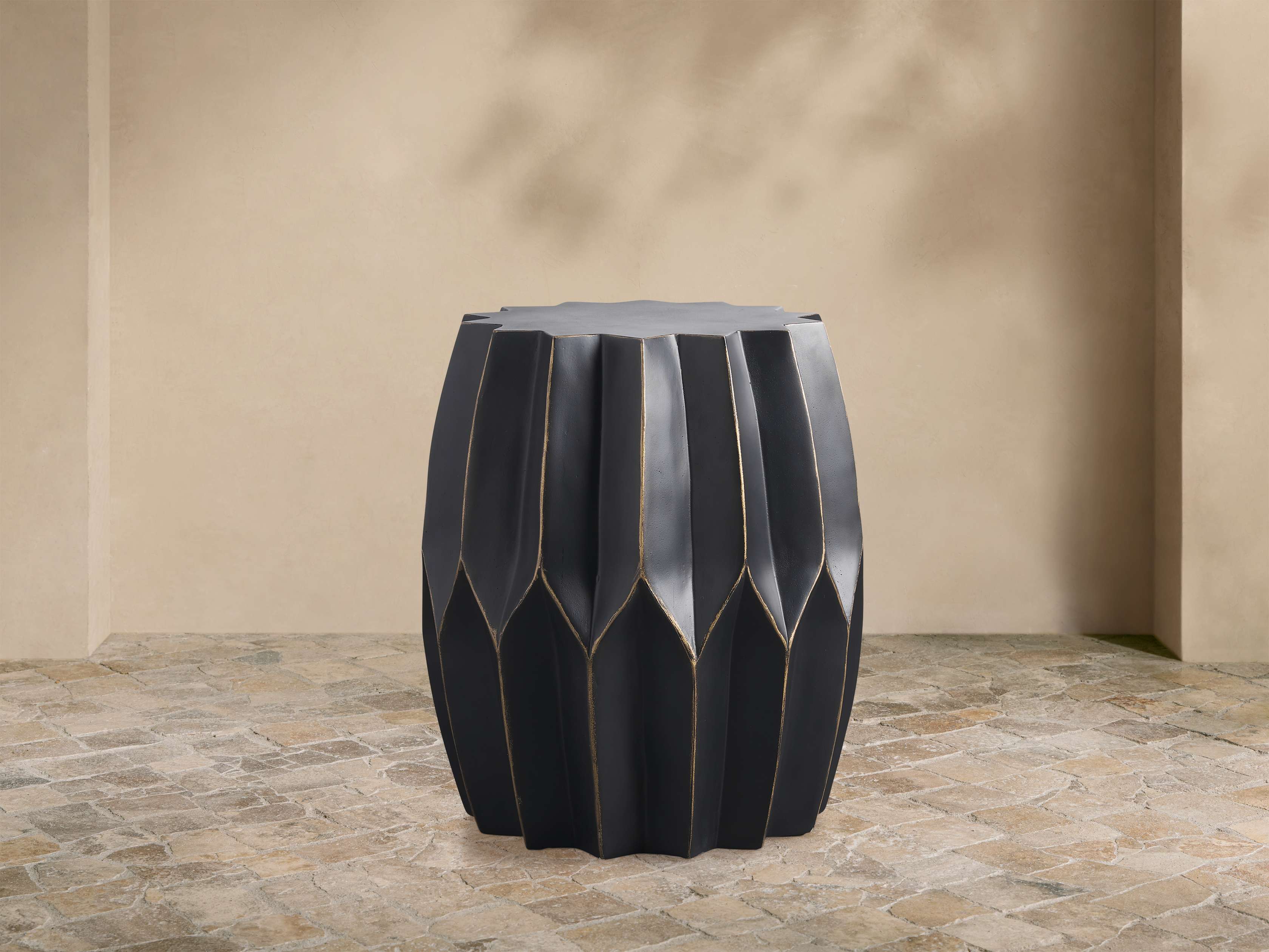 Indio Outdoor End Table – Arhaus